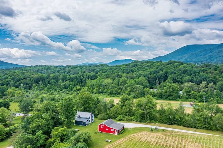 Private 3-acre Renovated Farmhouse Retreat - Manchester, VT
