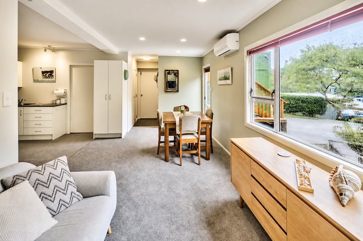 Quiet Tawa Retreat, Self-contained & Accessible - Wellington