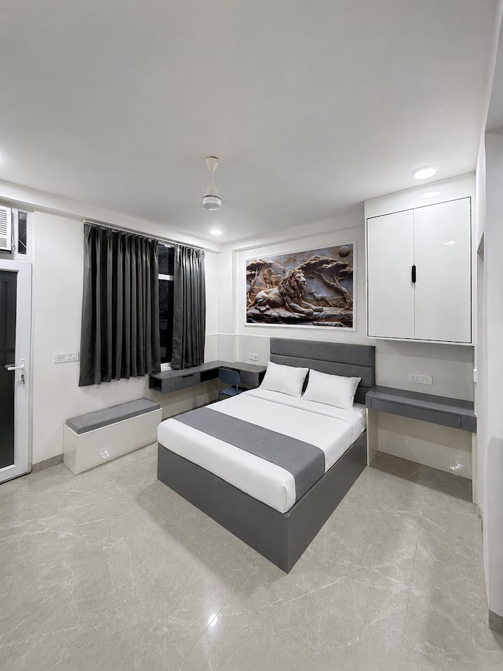 Elite Stay Near Fortis & Huda Metro - Gurugram