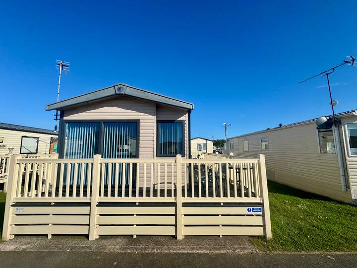 6 Berth, Pet Friendly Caravan Lyons Winkups Towyn - Towyn