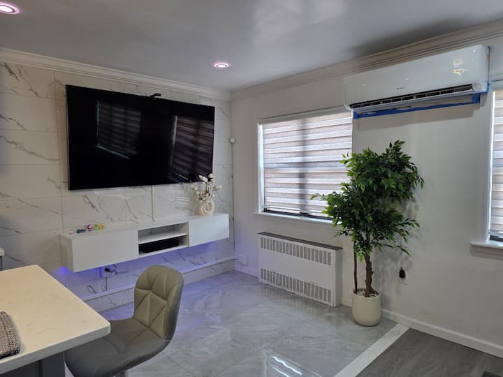 Spacious 2br Steps To Train, Near Manhattan - State of New York