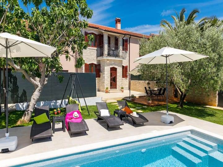 Villa Pietra, Maison Située à Galižana - Pula