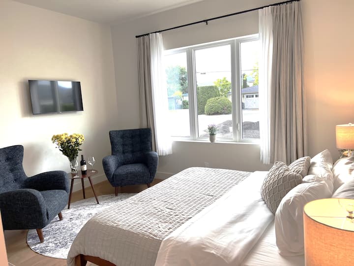 Private King Suite Near Wineries & Beach - West Kelowna