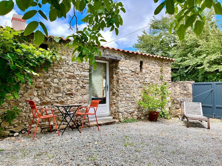 Maisonnette En Pierres Rénovée Pour Séjour à Deux - Couëron