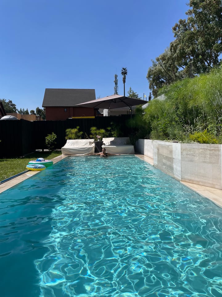 Tres Pisos, Patio, Terraza, Quincho, Piscina Y Más - Vitacura