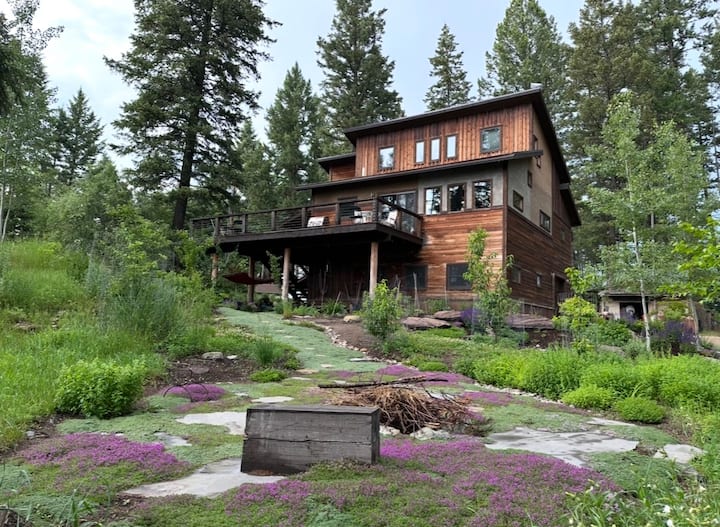 Tree Tops Getaway - Montana