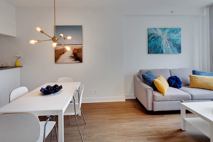 Modern Urban Sanctuary - Amazing Location! - Vancouver