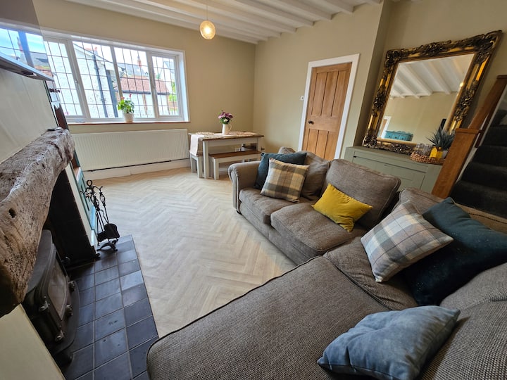 Beautiful Detached Cottage - Southport