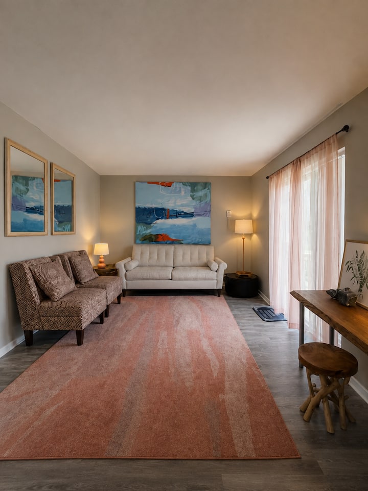 King Bedroom Apartment + Parking Space & Laundry - Lincolnshire, IL