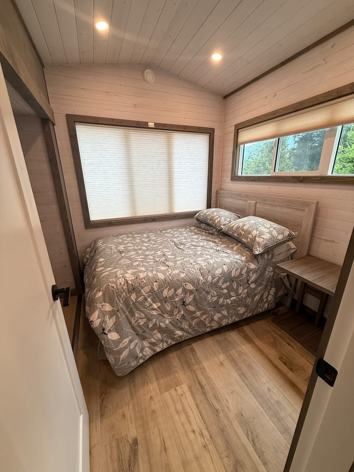 Camper/rv At Lindell Beach Holiday Resort - Cultus Lake