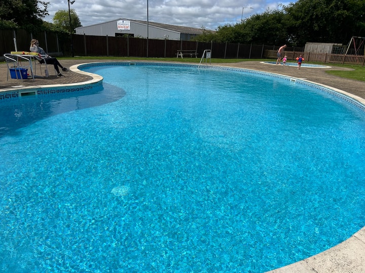 Renovated Broads Chalet | Pool & Clubhouse - Wroxham