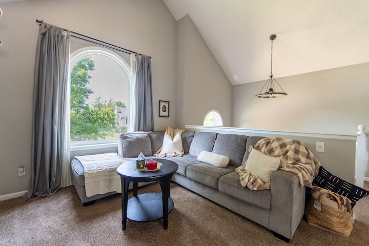 The Kc Place | Indoor Comfort, Outdoor Charm - Gladstone, MO