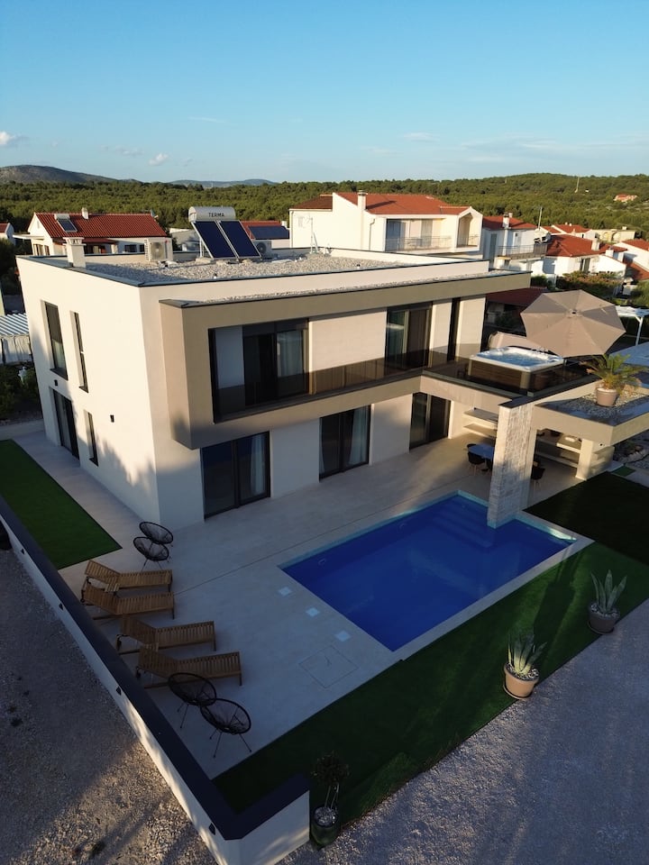 Villa Incanto ŠIbenik-brodarica | Bazen, Jacuzzi - Brodarica