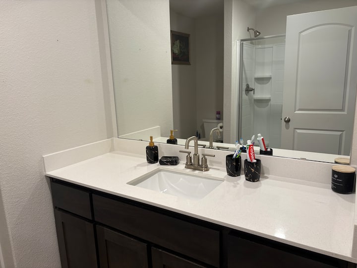 Modern Dallas Retreat & Central Location - Lancaster, TX