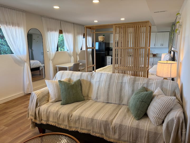 Private Studio With King Bed - San Diego, CA