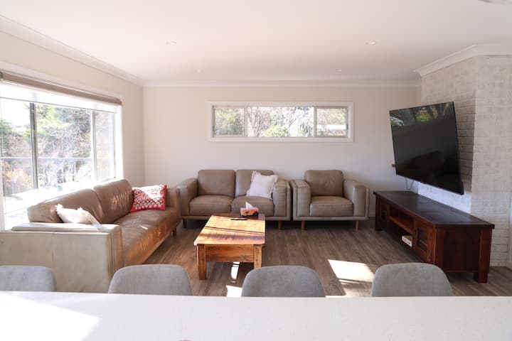 Ultimate Group Stay | Home Theatre & Games Area - Armidale