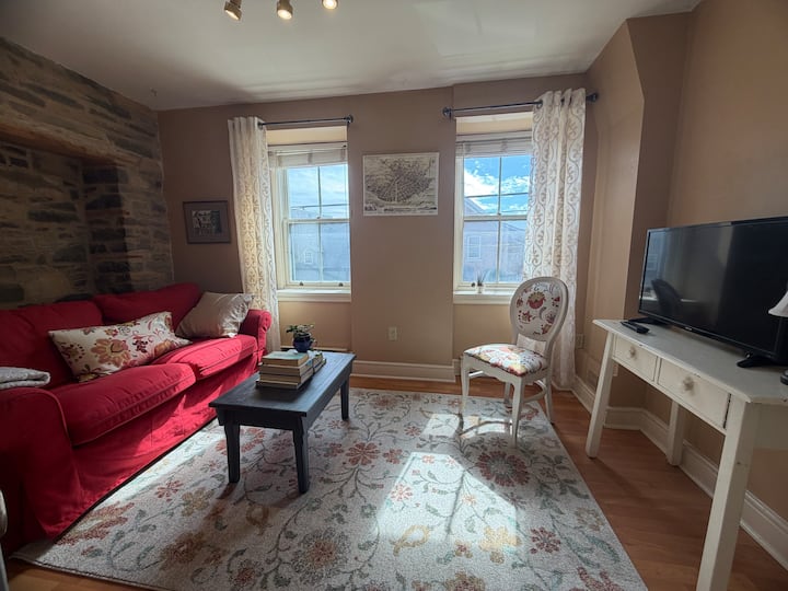 Charming 2 Bed Row Home - Kingston