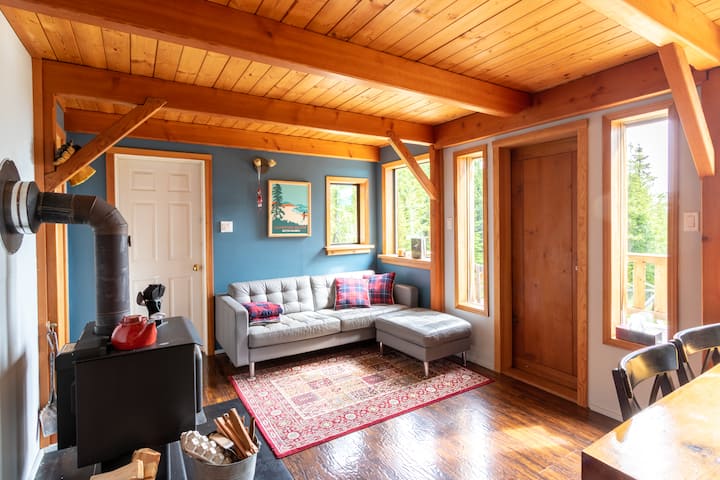 Private 10-acre Retreat I Two Cabins I Hot Tub - Cumberland, BC, Canada