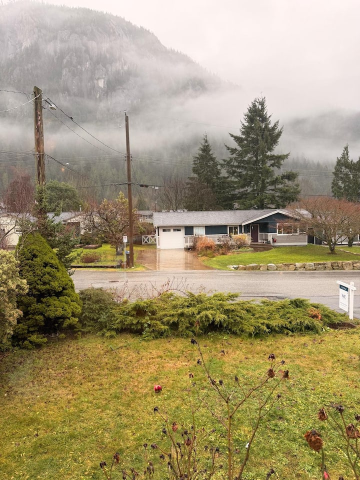 Spacious 5-bedroom Home-flexible Spaces- Squamish - Squamish
