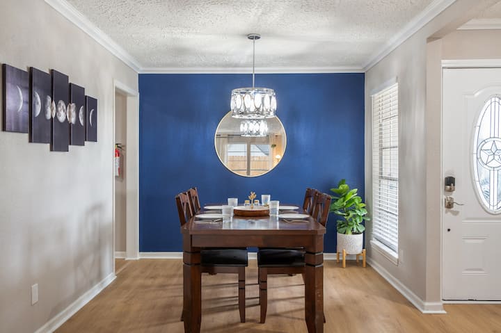Sea, Space & Stay | Pet Friendly | Coastal Escape - Texas City