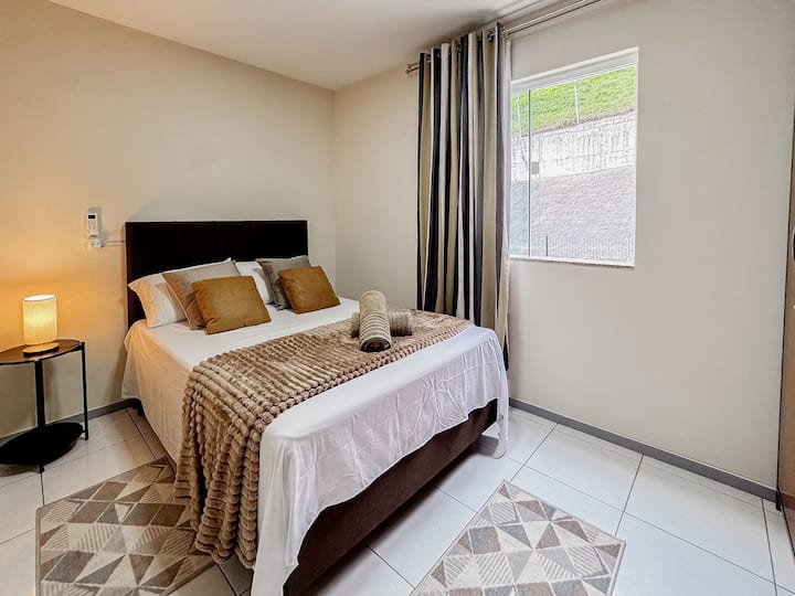 Centro Brusque | 2 Quartos Com Churrasq E Ar Cond - Brusque