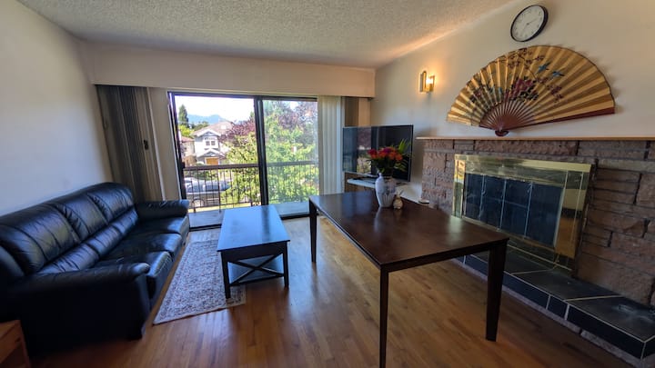 Second-floor Suite With View | Steps To Skytrain - Burnaby