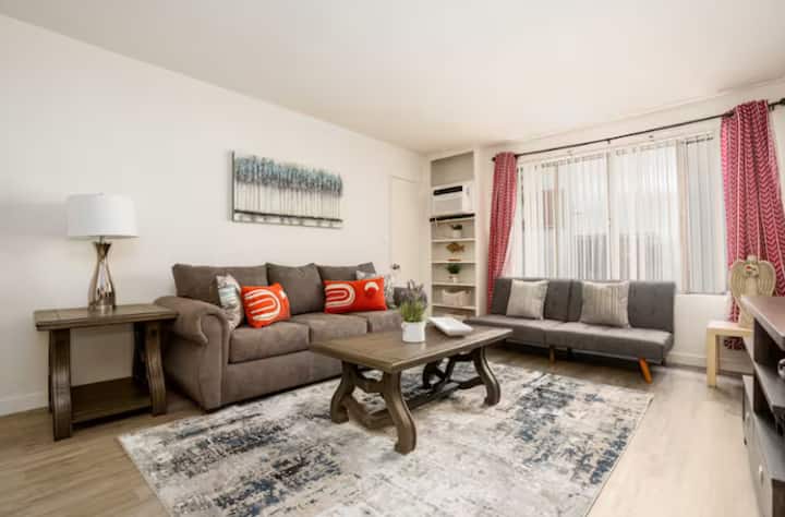 1br K-town Escape Minutes From Dtla & Hollywood - Beverly Hills, CA