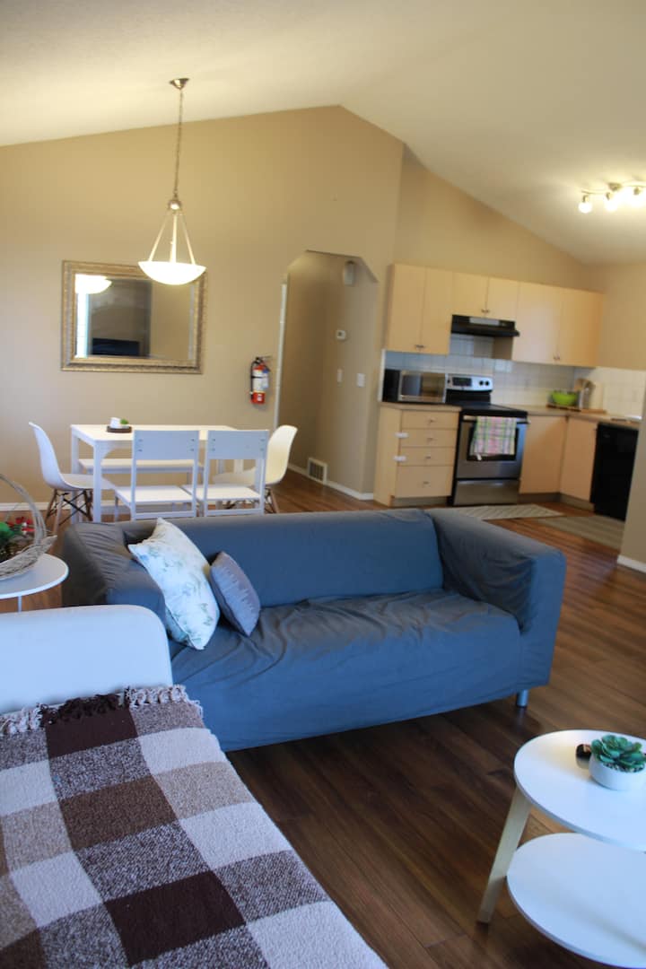 Convenient Calgary Stay Near Yyc Airport - Calgary