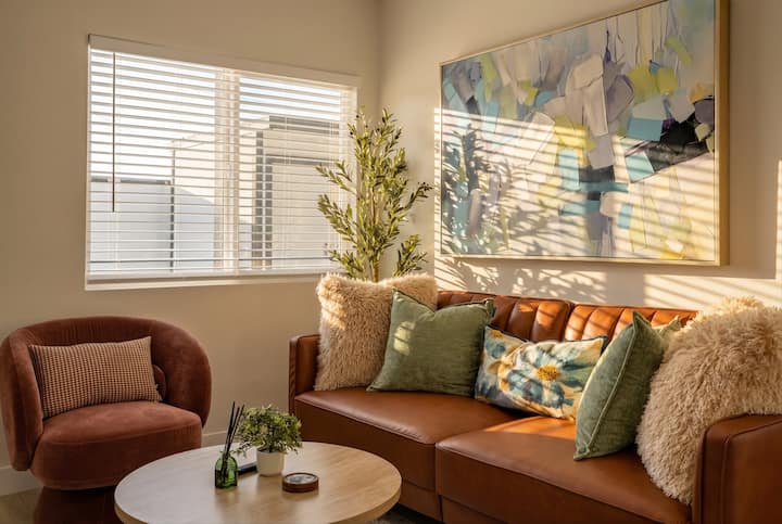 Golden Hour Retreat |Near Disney, Anaheim, Beaches - Garden Grove, CA