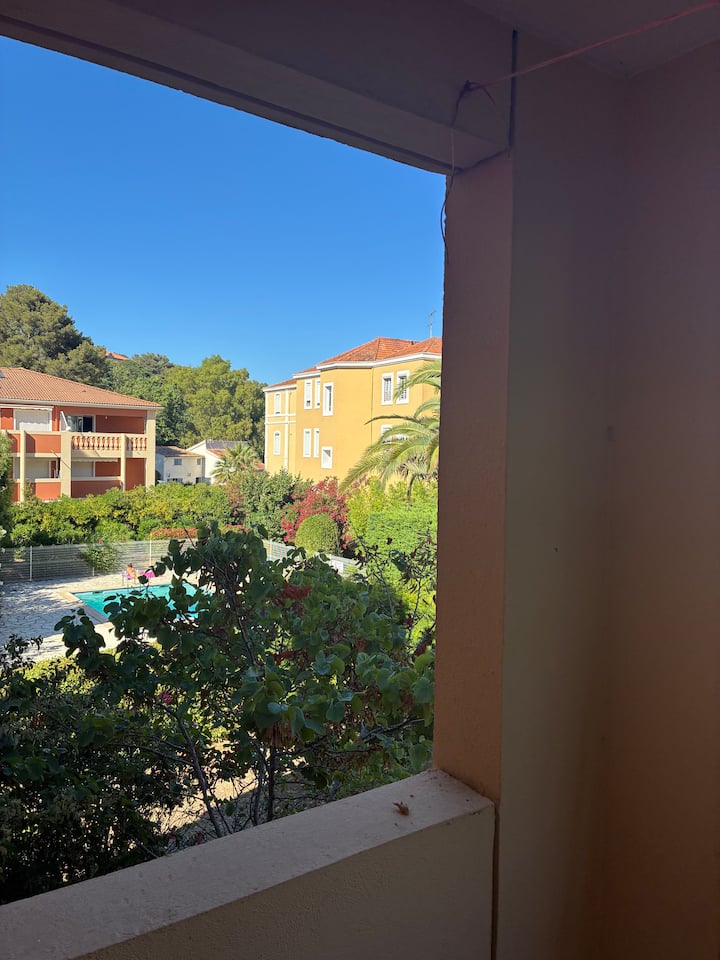 Appartement 2 Pièces à 5 Min De La Mer. - La Seyne-sur-Mer