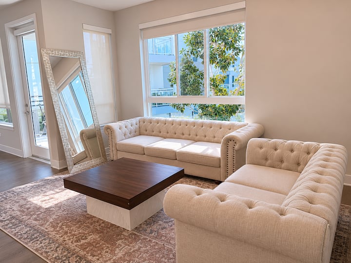 Modern 2br Oasis W/ Pool & Gym - Costa Mesa, CA