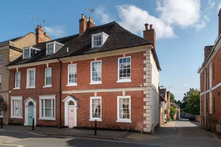Warwick Centre, Townhouse, Castle Views - Warwick