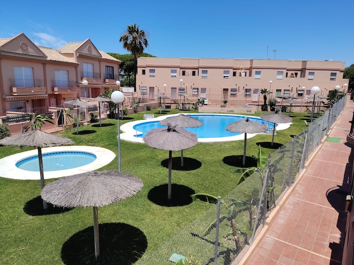 Charmant Chalet Dans La Résidence Al-andalus - Novo Sancti Petri