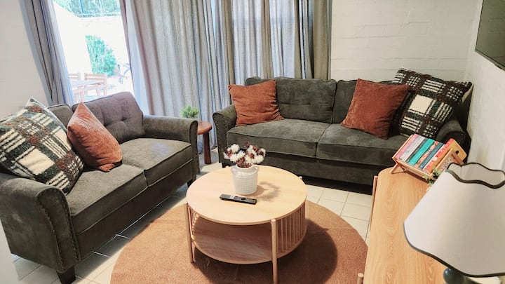 Poolside Retreat 250m From Beach Resort Facilities - Mandurah