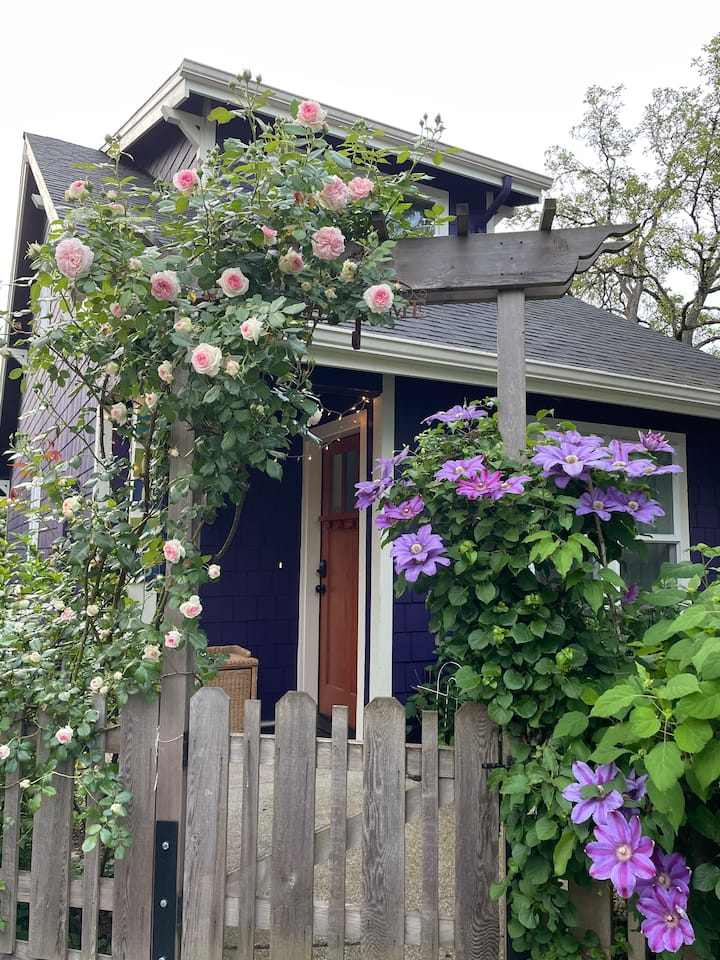 Division Street Casita Del Jardin ( Garden Home) - Portland, OR