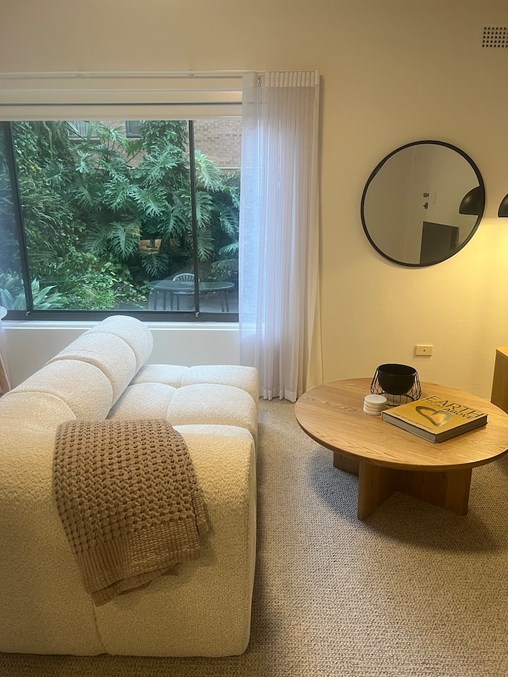 Chic Mosman Ferry Apartment - North Sydney