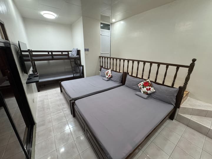 Beachfront Bungalow In Batangas Near The Shore - Lobo