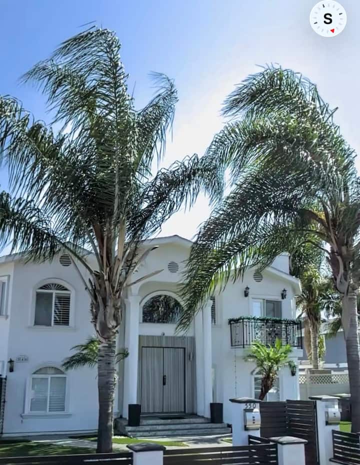 Luxury House - Carson