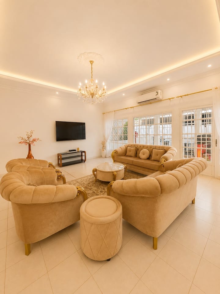 Chambre Luxueuse Avec Balcon - Kinshasa