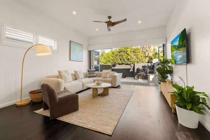 Stylish Bondi Retreat For 10 W/ Private Courtyard - Bondi Beach