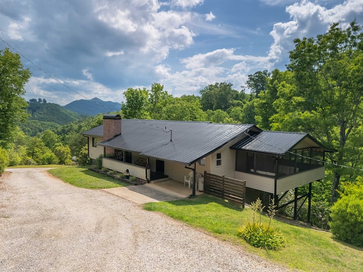 Rocky Top Retreat - Bryson City, NC