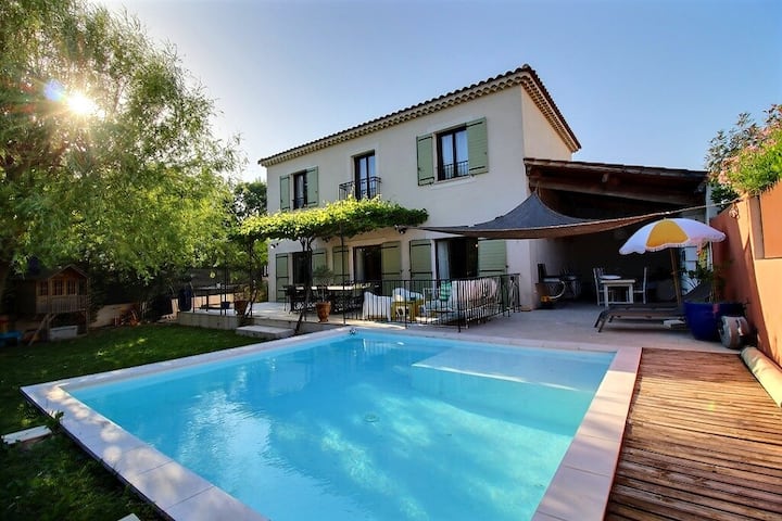 Maison Avec Piscineavignon, Spirou Et Wave Island - Entraigues-sur-la-Sorgue
