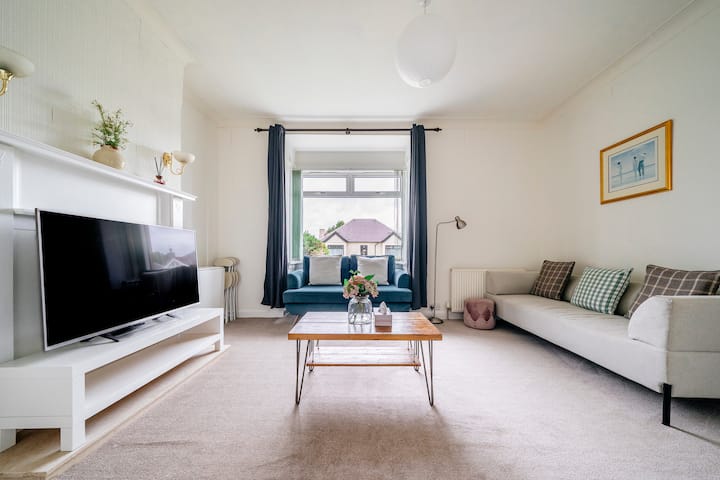 Durham's House Sleeps 7- 5 Beds, Free Parking - Edinburgh