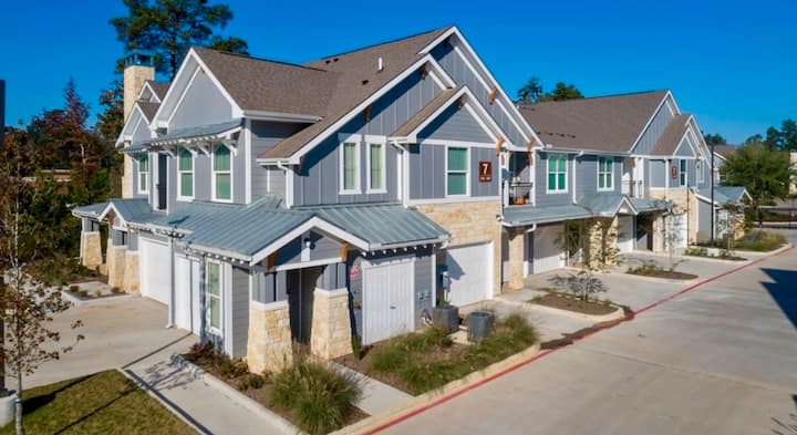 Townhouse At Creekside Park - Tomball, TX