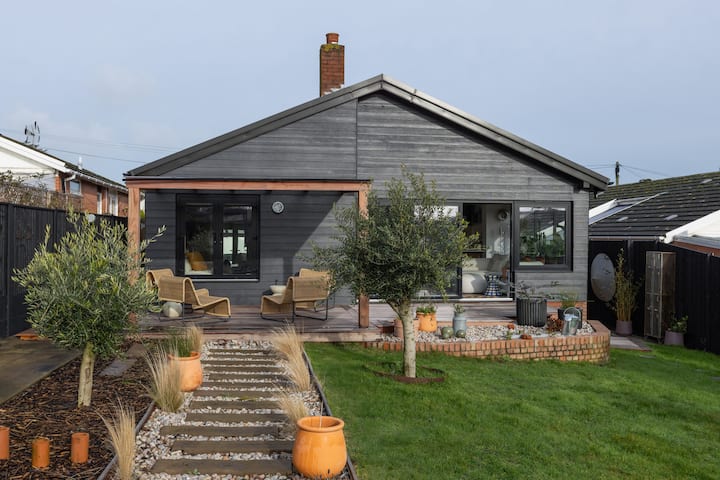 The Bach - Golf Course And Sea Views - Sleeps 6-8 - Douvres