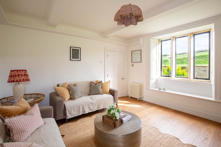 Idyllic Cotswold Farmhouse - Rural Views & Parking - Chipping Norton