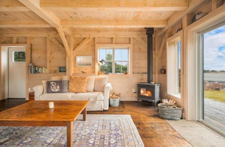 Ocean Surf Cottage: Where The Ocean Sets The Pace! - Liverpool, NS, Canada