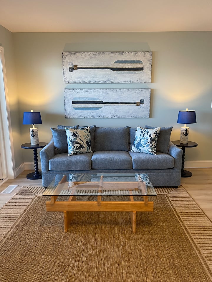 Bay Breeze Retreat: Lakefront Condo With Pool - Put-in-Bay, OH