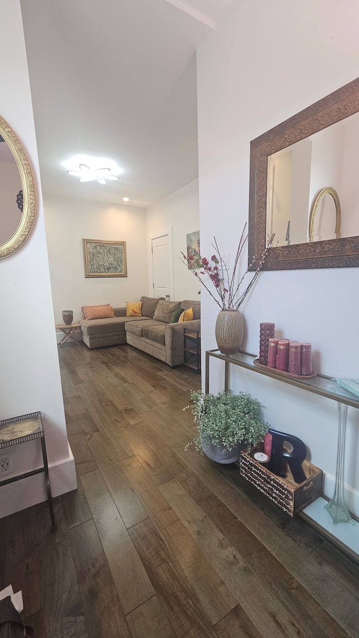 Sunny & Spacious 2nd Floor 2 Bed Apt. In Astoria - Nueva York