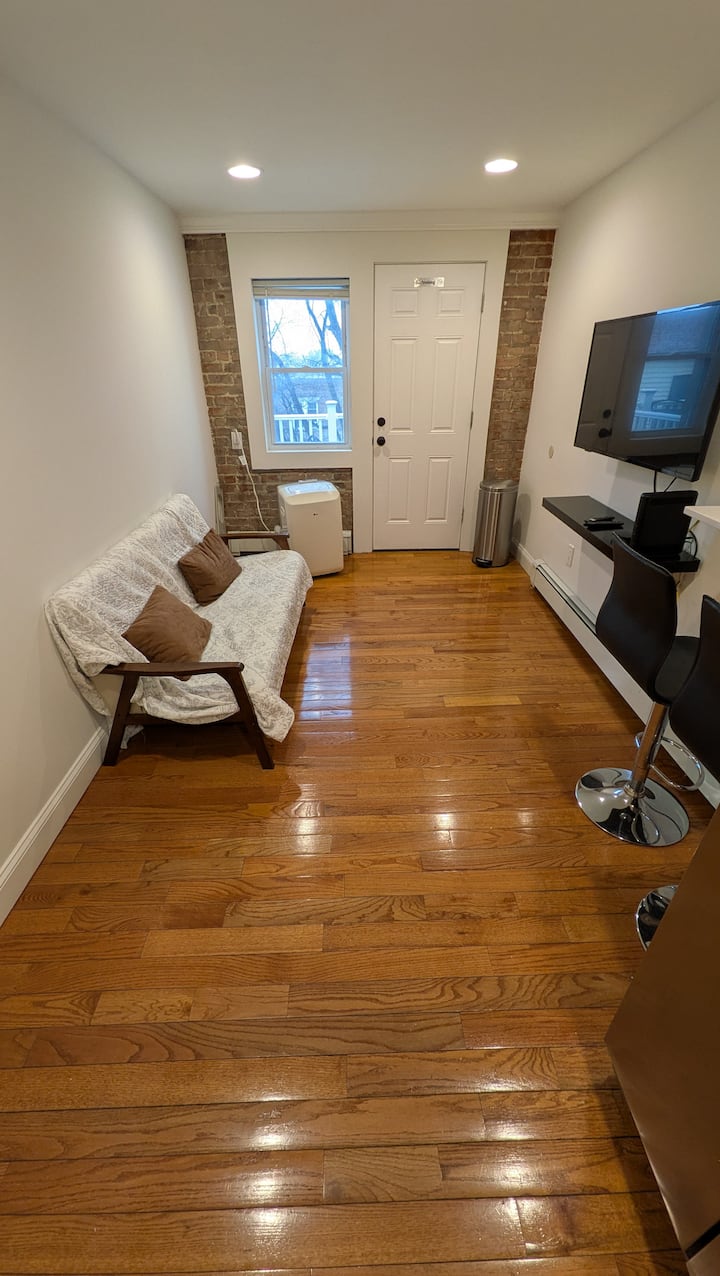 One Bedroom Apartment 15 Minutes Away From Nyc - Union City, NJ